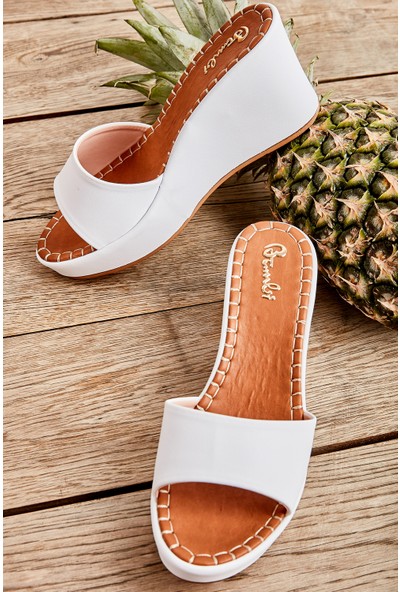 Bambi Beyaz Kadın Terlik