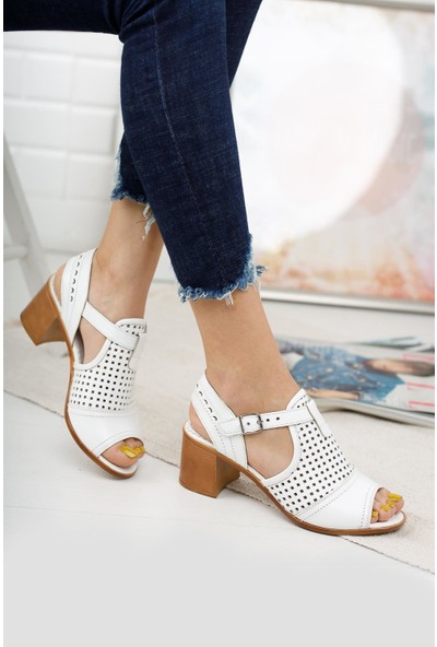 Diego Carlotti Hakiki Deri Kadın Günlük Klasik Topuklu Sandalet Diego Carlotti Hakiki Deri Kadın Günlük Klasik Topuklu Sandalet