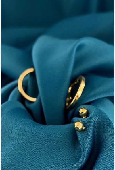 Mooni Accessories Köşeli Halka ve Toplu Orta Boy Altın Kaplama Küpe Mooni Accessories Köşeli Halka ve Toplu Orta Boy Altın Kaplama Küpe