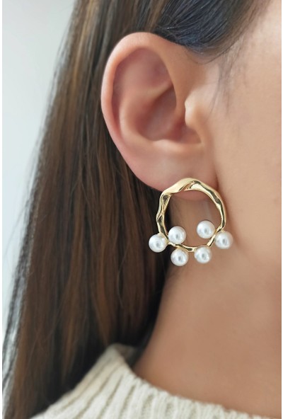 ÇLK Accessories İncili Kabartma Çember Figür Kadın Küpe 3735 B33003 ÇLK Accessories İncili Kabartma Çember Figür Kadın Küpe 3735 B33003