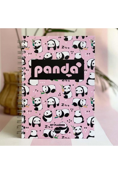 Patladı Gitti Panda Tasarımlı Spiralli Sticker'lı Tarihsiz Konuşan Ajanda Haftalık Planlayıcı Defter Patladı Gitti Panda Tasarımlı Spiralli Sticker'lı Tarihsiz Konuşan Ajanda Haftalık Planlayıcı Defter