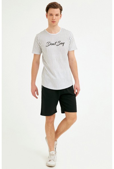 FullaModa Yanları Şeritli Baskılı Şort FullaModa Yanları Şeritli Baskılı Şort