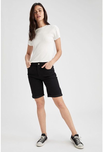 DeFacto Katlama Paça Detaylı Slim Fit Jean Bermuda Şort U3041AZ21SM DeFacto Katlama Paça Detaylı Slim Fit Jean Bermuda Şort U3041AZ21SM