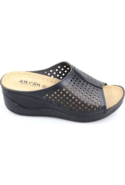 Aryan 024-02 Ortapedik Dolgu Topuk Siyah Kadın Günlük Terlik Aryan 024-02 Ortapedik Dolgu Topuk Siyah Kadın Günlük Terlik