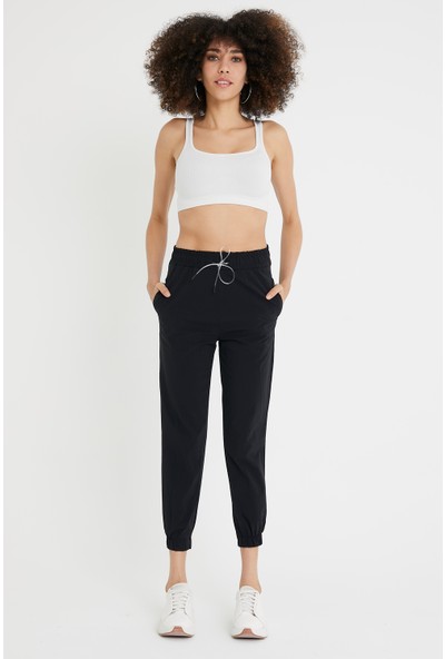Dar Kesim Paça Bel Lastikli Paraşüt Kumaş Kadın Pantolon Siyah