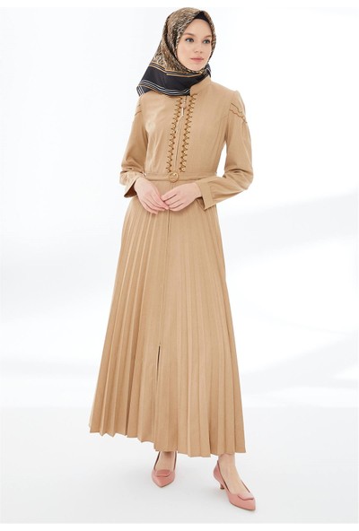 Zühre Nakış ve Plise Detaylı Bej Pardesü 12403