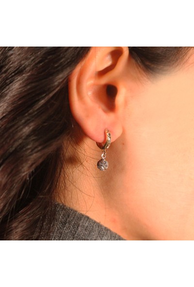 Adil İdil Kuyumculuk 14 Ayar Beyaz Altın Kalem Desenli Top Sallantılı Küpe