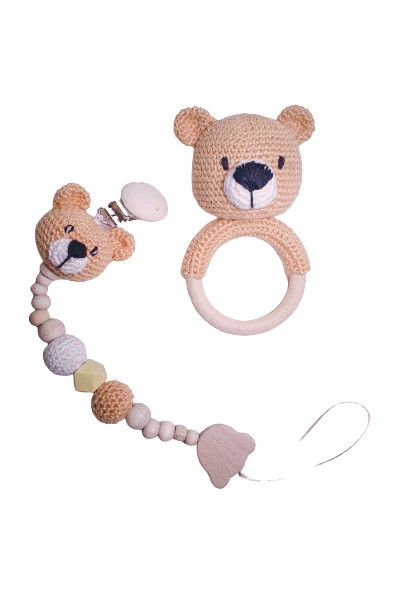 Carmelina El Örgüsü Çıngırak ve Emzik Askısı Seti Oyuncak Carmelina El Örgüsü Çıngırak ve Emzik Askısı Seti Oyuncak