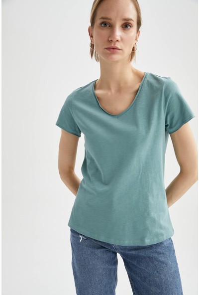Defacto Basic V Yaka Relax Fit Kısa Kollu Tişört K1507AZ21SP Defacto Basic V Yaka Relax Fit Kısa Kollu Tişört K1507AZ21SP