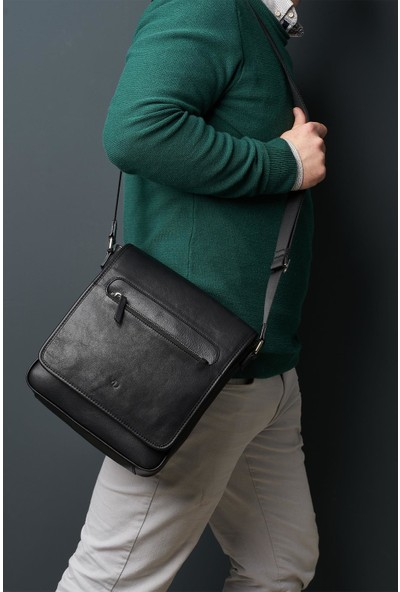 Modaderiden Erkek Postacı Cantası Bram Model Kodu: 6976 Modaderiden Erkek Postacı Cantası Bram Model Kodu: 6976