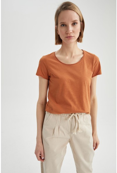 DeFacto Relax Fit Yuvarlak Yaka Basic Tişört K1508AZ21SP DeFacto Relax Fit Yuvarlak Yaka Basic Tişört K1508AZ21SP