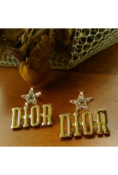 Elmas Dizayn Ithal Zirkon Taşlı Dior Yazılı Gold Küpe Elmas Dizayn Ithal Zirkon Taşlı Dior Yazılı Gold Küpe