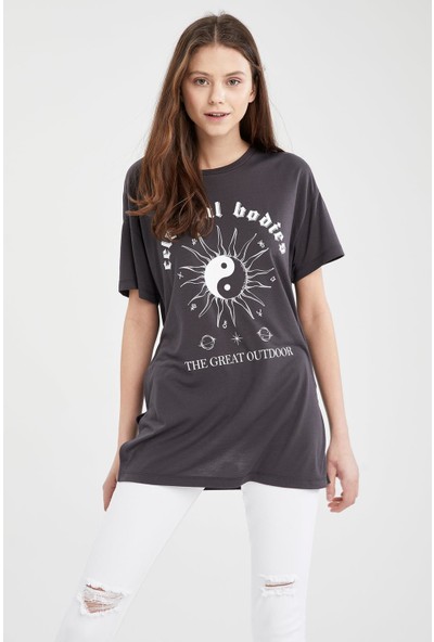 Defacto Slogan Baskılı Oversize Fit Pamuklu Kısa Kollu Tişört U5888AZ21SP Defacto Slogan Baskılı Oversize Fit Pamuklu Kısa Kollu Tişört U5888AZ21SP