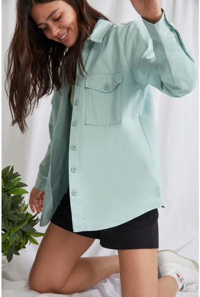 DeFacto Regular Fit Geri Dönüşümlü İnce Sweatshirt Kumaşı Şort U3357AZ21SP