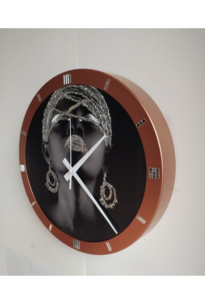 Bahat Kraliçe Simli Tablolu Ofis Salon Duvar Saati Bakır Çerçeve 36 cm Bahat Kraliçe Simli Tablolu Ofis Salon Duvar Saati Bakır Çerçeve 36 cm