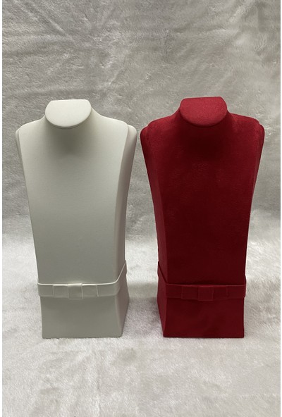 Palmiero Orta Boy Fiyonklu Beyaz Kolye Takı Mankeni