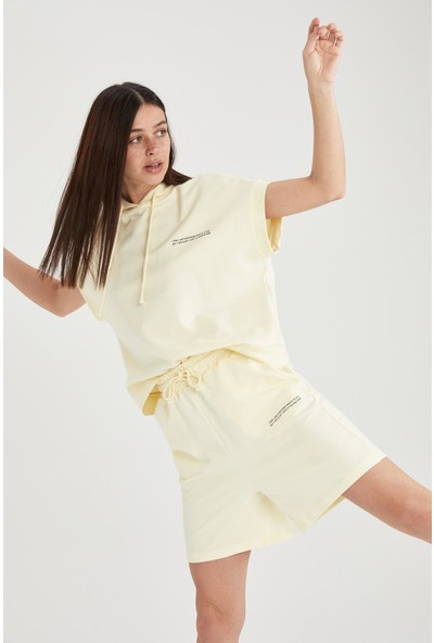 DeFacto Yazı Baskılı Organik Pamuklu Beli Bağcıklı Relax Fit Mini Şort T5686AZ21SP