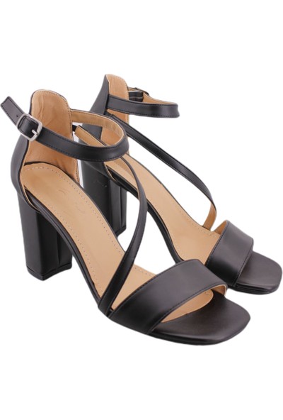 Doçka Doçka-Kadın Siyah 9 cm Kalın Topuklu Tek Bant Klasik Ayakkabı FL01-2004