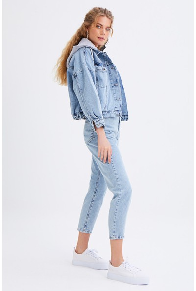 Quzu Kapüşonlu Oversize Kot Ceket Buz Mavi Quzu Kapüşonlu Oversize Kot Ceket Buz Mavi