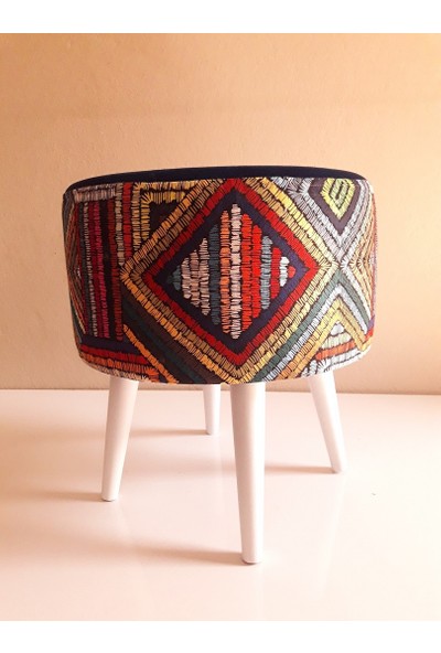 Albatros Gürgen Retro Beyaz Ahşap Ayaklı Dekoratif Etnik Üst Lacivert Desenli Silindir Puf Bench Koltuk Sandalye Albatros Gürgen Retro Beyaz Ahşap Ayaklı Dekoratif Etnik Üst Lacivert Desenli Silindir Puf Bench Koltuk Sandalye
