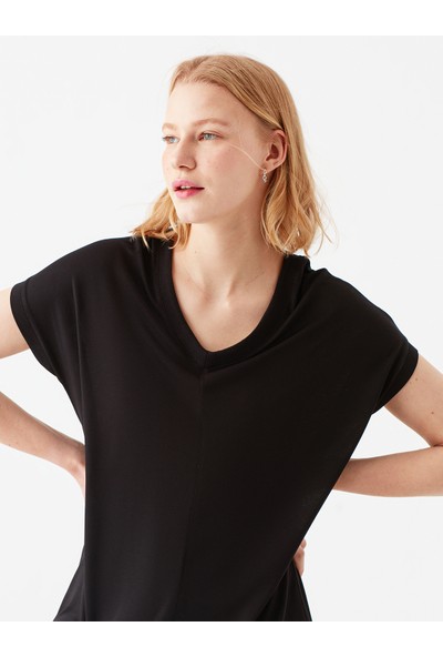 Mavi Kadın V Yaka Siyah Basic Tişört 166449-900