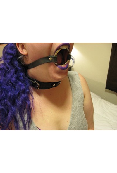Shibari Türk Shibaritürk Bdsm O Ring Gag / Fetiş Ağız Tıkacı Deri Kemerli 4,5 cm Siyah Shibari Türk Shibaritürk Bdsm O Ring Gag / Fetiş Ağız Tıkacı Deri Kemerli 4,5 cm Siyah