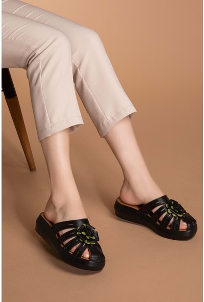 Gondol Hakiki Deri Çiçek Detaylı Sabo Terlik ERT.3227 - Siyah - 38 Gondol Hakiki Deri Çiçek Detaylı Sabo Terlik ERT.3227 - Siyah - 38