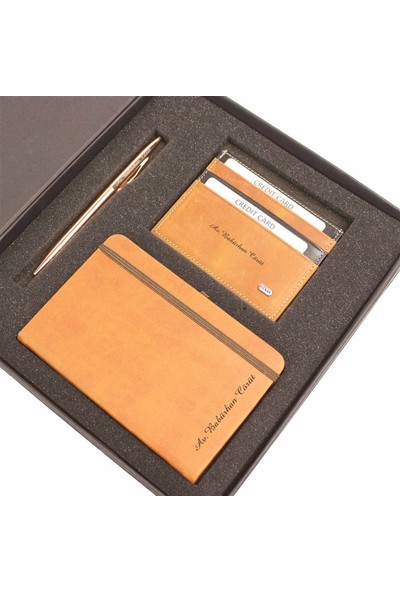 Hediye Rengi Kişiye Özel Defter Kartlık ve Kalem Seti Tasarım Kutulu Taba Hediye Rengi Kişiye Özel Defter Kartlık ve Kalem Seti Tasarım Kutulu Taba