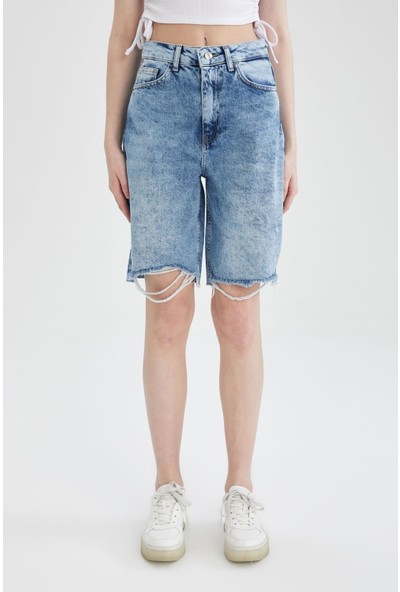 DeFacto Yüksek Bel Yırtık Detaylı Jean Bermuda Şort DeFacto Yüksek Bel Yırtık Detaylı Jean Bermuda Şort