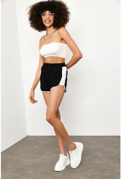 Xhan Siyah Yanı Şerit Detaylı Şort 1YXK8-44874-02 Xhan Siyah Yanı Şerit Detaylı Şort 1YXK8-44874-02