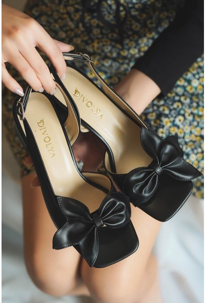 Ribbo Siyah Fiyonklu Topuklu Sandalet