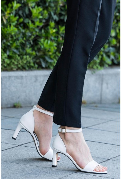 Mio Gusto Carrie Beyaz Tek Bantlı Sandalet Mio Gusto Carrie Beyaz Tek Bantlı Sandalet