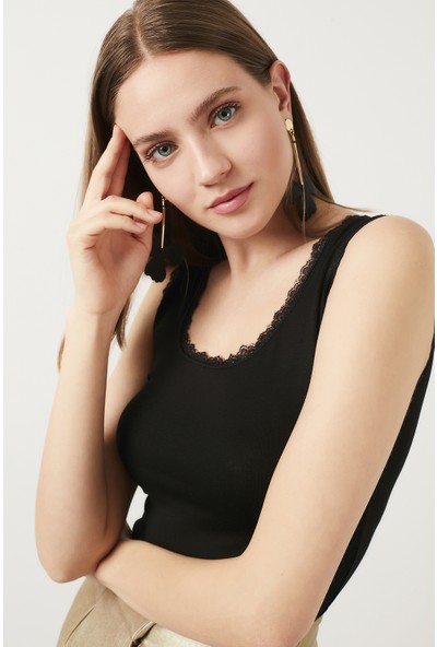 Lela Kare Yaka Dantel Detaylı Atlet Kadın Atlet 5861399 Lela Kare Yaka Dantel Detaylı Atlet Kadın Atlet 5861399