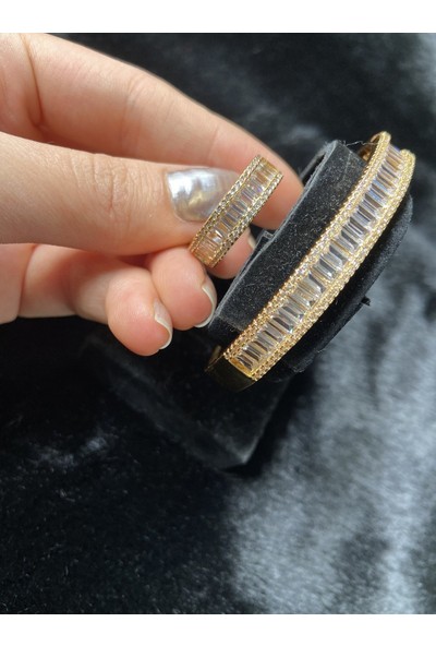 Hepbak Zirkon Taşlı Sade Kelepçe 22 Ayar Altın Kaplama Hepbak Zirkon Taşlı Sade Kelepçe 22 Ayar Altın Kaplama
