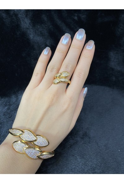 Hepbak Zirkon Taşlı Yaprak Desenli Kelepçe 22 Ayar Altın Kaplama Hepbak Zirkon Taşlı Yaprak Desenli Kelepçe 22 Ayar Altın Kaplama