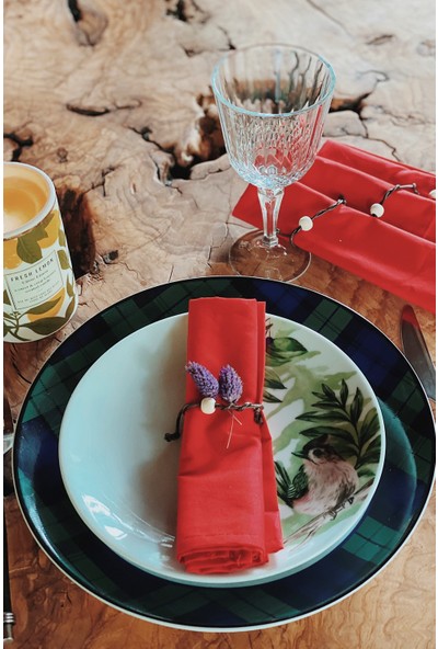 Arma House 8'li Kırmızı Organik Kumaş Servis Sunum Peçetesi Arma House 8'li Kırmızı Organik Kumaş Servis Sunum Peçetesi