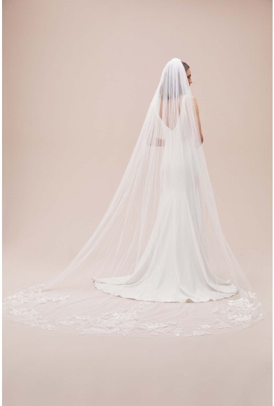 Oleg Cassini Çiçek Motifli Dantel Işlemeli Uzun Tül Duvak