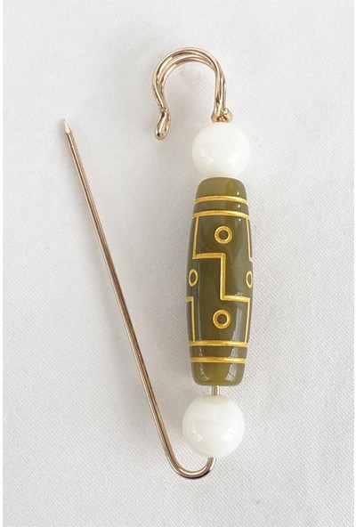 Takıştır Altın Renk Beyaz Top Figürlü Broş