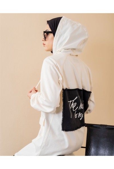 TUĞBA CELEPCİ BTL BUTİK Arkası Siyah Parça Detaylı Bej Ceket