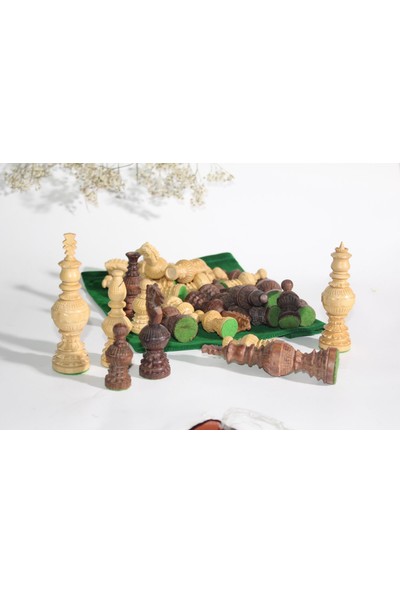 Tamithalat Ahşap Oymalı Satranç Taşları Tamithalat Ahşap Oymalı Satranç Taşları