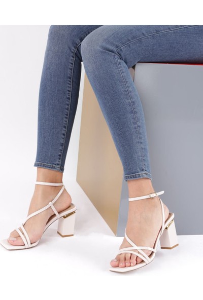 Dgn K7003 Kadın Küt Burun Çerçeve Topuklu Sandalet