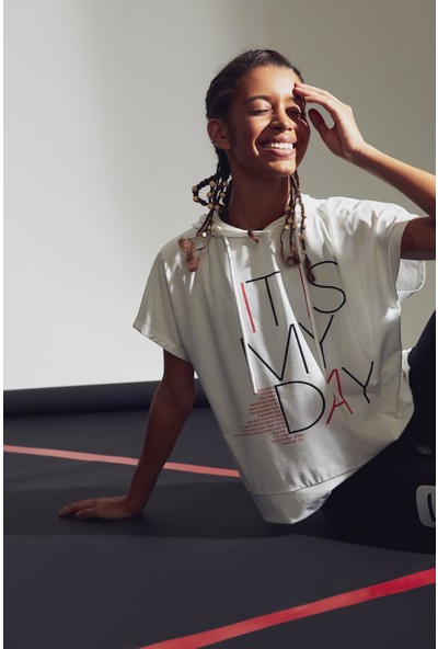 Defacto Slogan Baskılı Relax Fit Spor Tişört U5290AZ21SM Defacto Slogan Baskılı Relax Fit Spor Tişört U5290AZ21SM