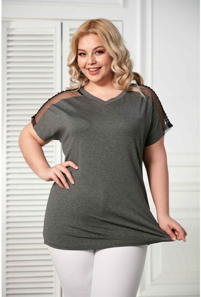 Rmg V Yaka Omuzları Tül Detaylı Büyük Beden Füme Tişört