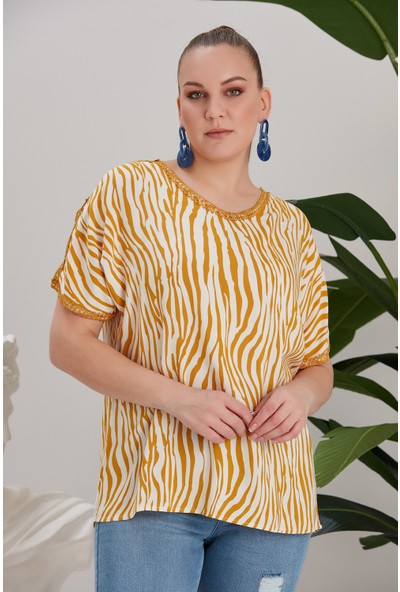 Rmg Zebra Desenli Kol ve Yaka Detaylı Büyük Beden Hardal Bluz Rmg Zebra Desenli Kol ve Yaka Detaylı Büyük Beden Hardal Bluz