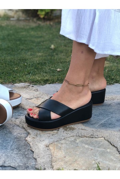 Shoemark Olivya Kalın Şeritli Gerçek Deri Siyah Kadın Terlik Shoemark Olivya Kalın Şeritli Gerçek Deri Siyah Kadın Terlik