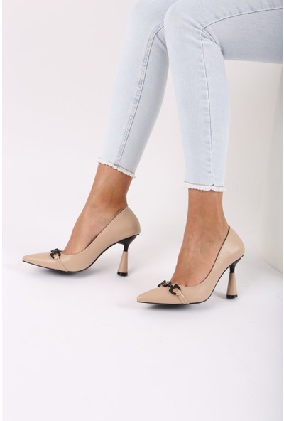 Dgn K4021 Kadın Sivri Burun Aksesuarlı Kadeh Topuklu Ayakkabı Dgn K4021 Kadın Sivri Burun Aksesuarlı Kadeh Topuklu Ayakkabı