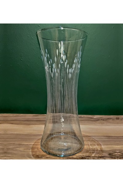 Decocia V15823 Orta Boy Vega Desenli Işlemeli Cam Vazo Decocia V15823 Orta Boy Vega Desenli Işlemeli Cam Vazo