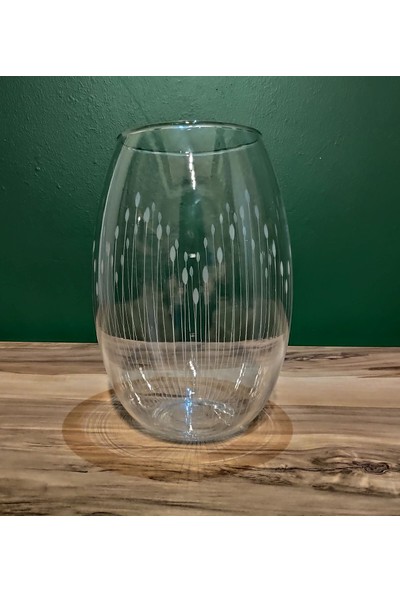 Decocia V15805 Orta Boy Vega Desenli Işlemeli Cam Vazo Decocia V15805 Orta Boy Vega Desenli Işlemeli Cam Vazo