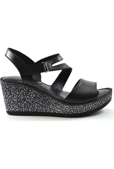 Beety BY69.0900 Dolgu Topuk Deri Siyah Kadın Sandalet