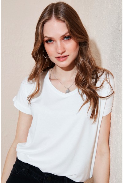 Lela V Yaka Bluz Kadın Bluz 5862000 Lela V Yaka Bluz Kadın Bluz 5862000